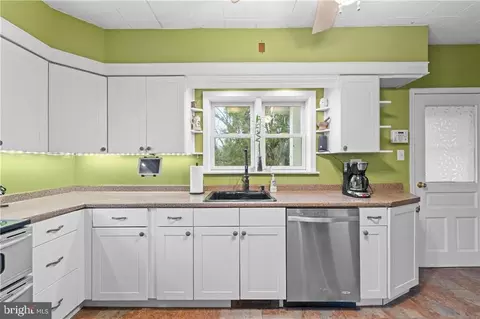 977 S Cottonwood Rd, Walnutport, PA 18088 | 45 Photos - Movoto