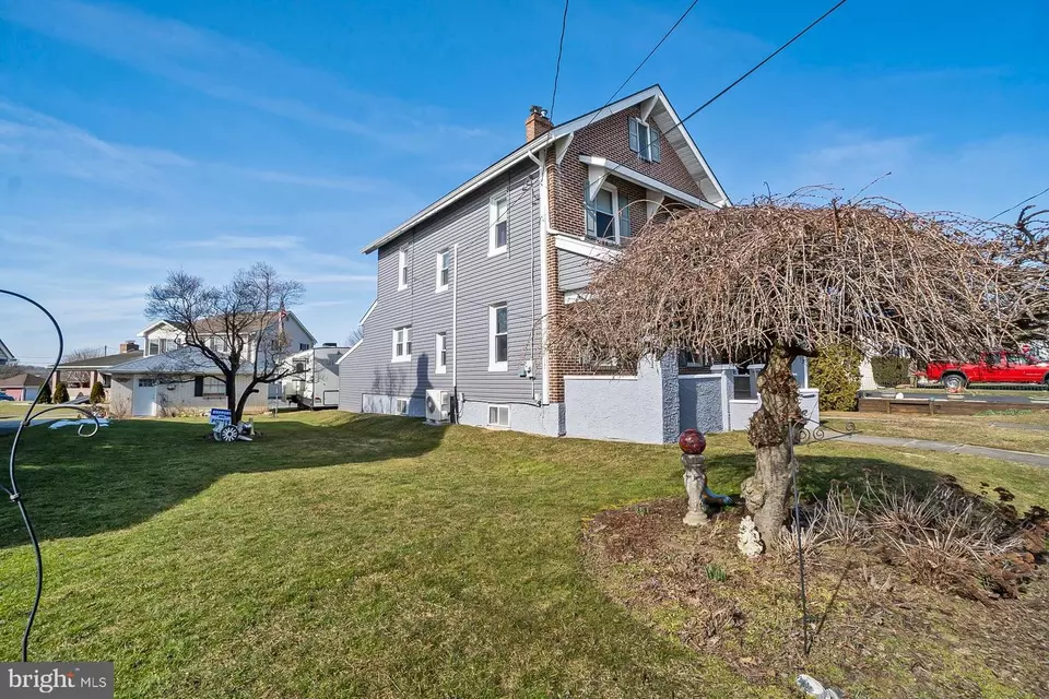 416 Cypress St, Catasauqua, PA 18032 | 39 Photos - Movoto