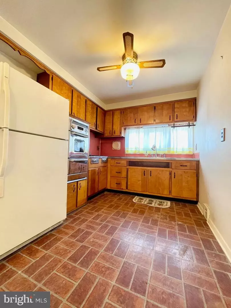 8941 Blue Grass Rd, Philadelphia, PA 19152 | MLS# PAPH2450804 | 33 ...