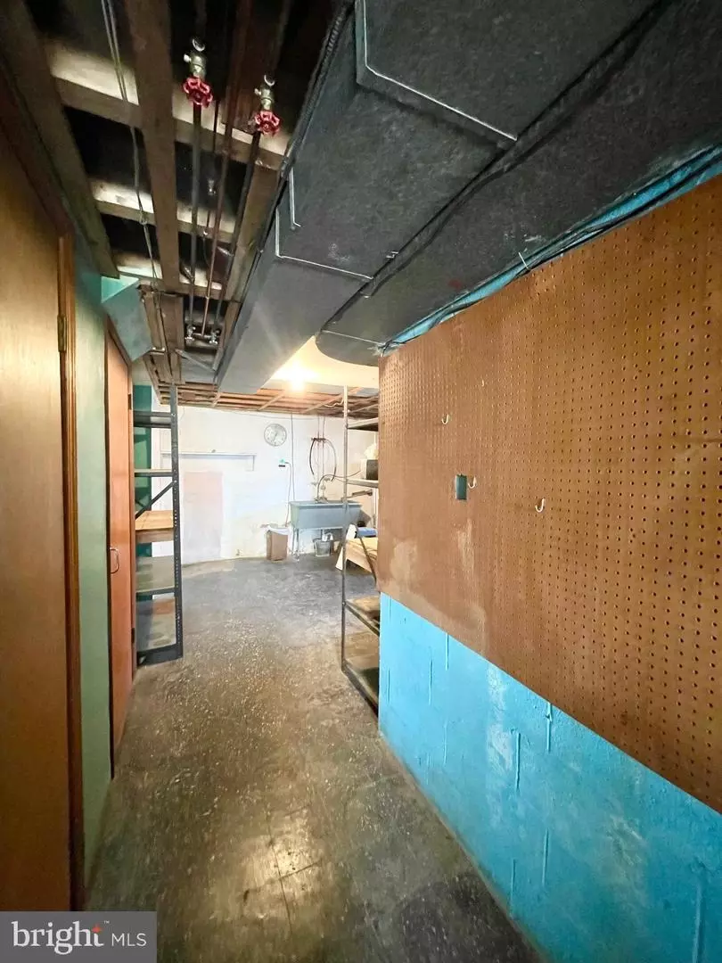 8941 Blue Grass Rd, Philadelphia, PA 19152 | MLS# PAPH2450804 | 33 ...