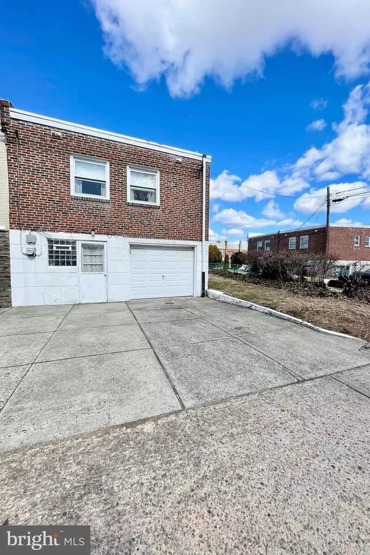 8941 Blue Grass Rd, Philadelphia, PA 19152 | MLS# PAPH2450804 | 33 ...