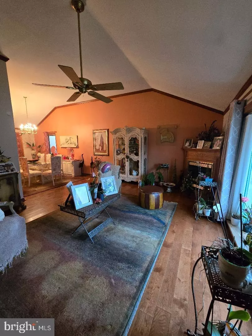 1127 Hower Ln, Philadelphia, PA 19115 | MLS# PAPH2564996 | 21 Photos ...