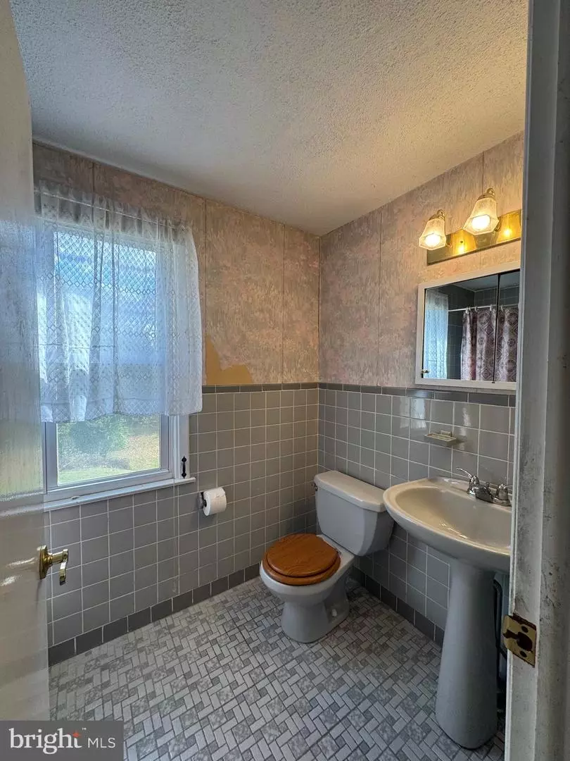 9821 Verree Rd, Philadelphia, PA 19115 | MLS# PAPH2566602 | 24 Photos ...