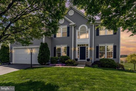 1525 Karens Way, York, PA 17402 | 36 Photos | MLS #PAYK2040502 - Movoto