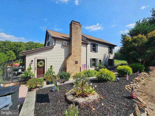 2025 Locust Rd, Spring Grove, PA 17362 | 113 Photos - Movoto
