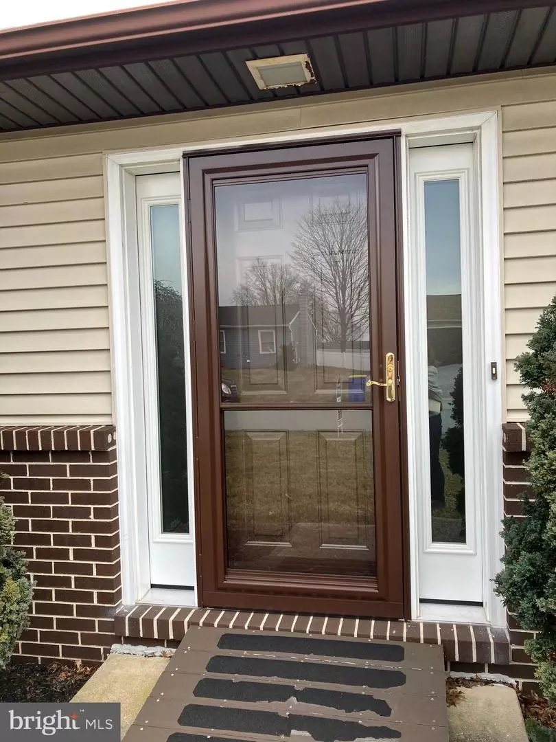 2927 Woodshead Ter, York, PA 17403 | MLS# PAYK2096392 | 14 Photos - Movoto