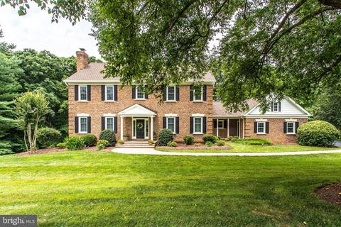 11602 Rolling Meadow Dr, Great Falls, VA 22066 | 52 Photos | MLS # ...