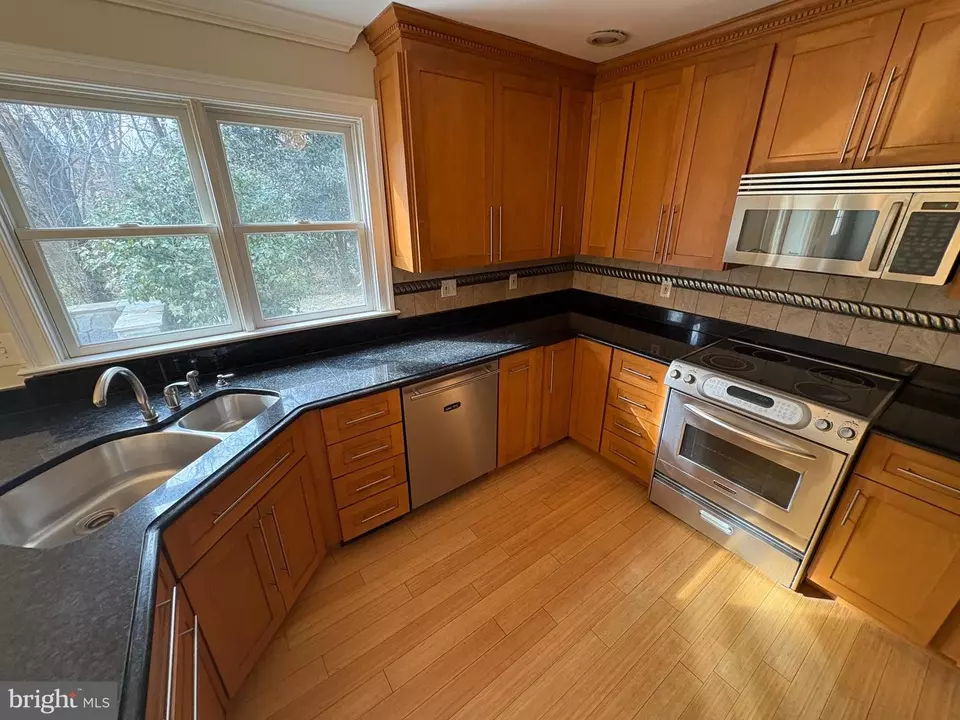 5304 Cedar Ct, Alexandria, VA 22309 | MLS# VAFX2286750 | 41 Photos - Movoto