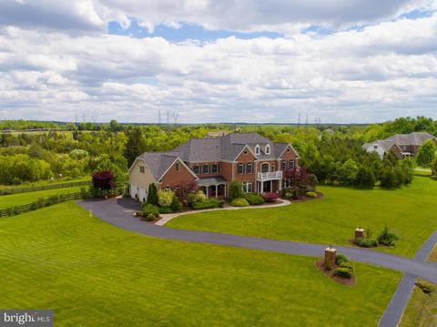 27100 Post Time Ct, Chantilly, VA 20152 | 67 Photos | MLS #VALO2038180 ...