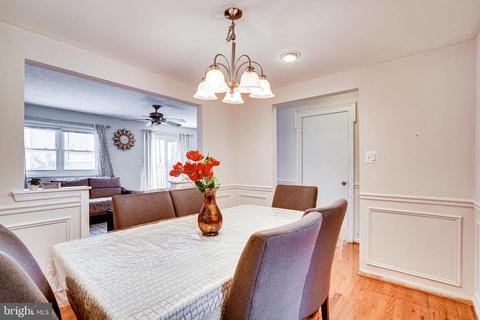 8662 Diane Ct, Manassas, VA 20110 - Movoto.com