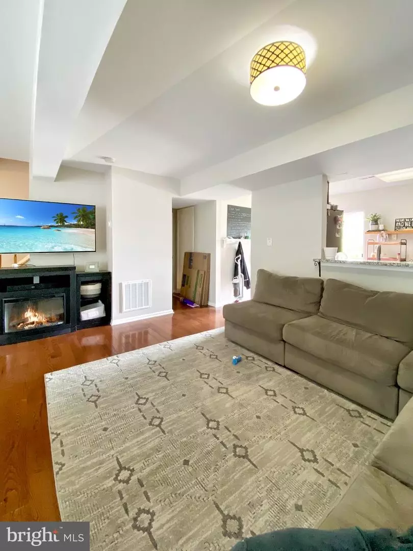6600 Brave Ct, Haymarket, VA 20169 | MLS# VAPW2095322 | 6 Photos - Movoto