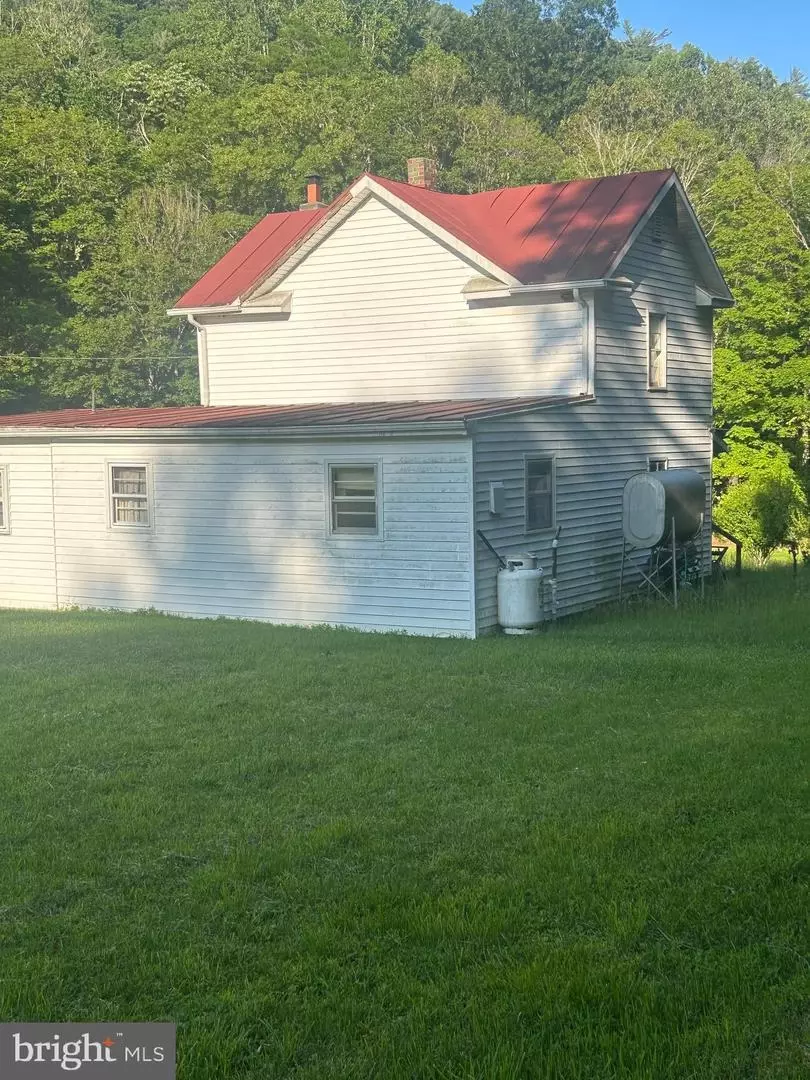 8787 Crooked Run Rd, Basye, VA 22810 | MLS# VASH2011652 | 8 Photos - Movoto