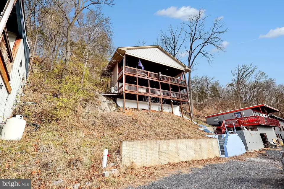 167 Beckwith Dr, Front Royal, VA 22630 | MLS# VAWR2012874 | 27 Photos ...