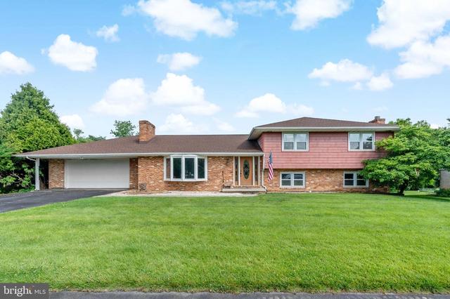 319 Hermitage Dr, Martinsburg, WV 25405 | MLS# WVBE2041596 | 46 Photos ...