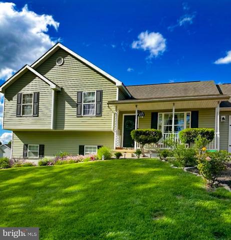 555 Oak Lee Dr, Ranson, WV 25438 | MLS# WVJF2017804 | 2 Photos - Movoto