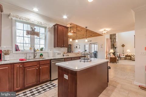 83 Willie Mayes Ct, Berkeley Springs, WV 25411 | 87 Photos - Movoto