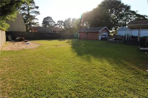 220 Charlotte Dr, Portsmouth, VA 23701 | MLS# 10635774 | 18 Photos - Movoto