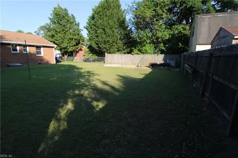 220 Charlotte Dr, Portsmouth, VA 23701 | MLS# 10635774 | 18 Photos - Movoto