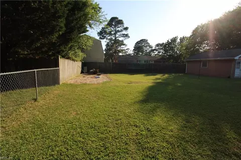 220 Charlotte Dr, Portsmouth, VA 23701 | MLS# 10635774 | 18 Photos - Movoto