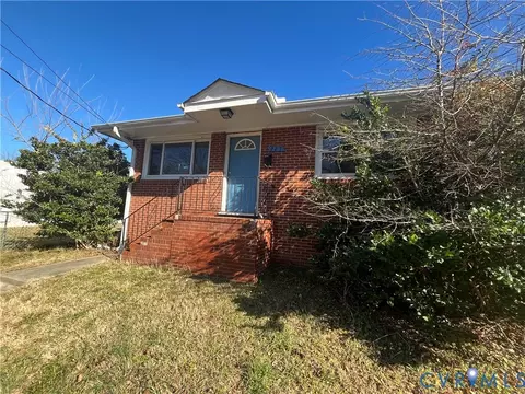 727 S Jones St, Petersburg, VA 23803 | MLS# 2601214 | 6 Photos - Movoto