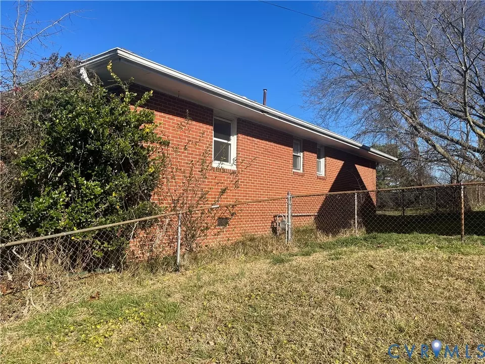 727 S Jones St, Petersburg, VA 23803 | MLS# 2601214 | 6 Photos - Movoto