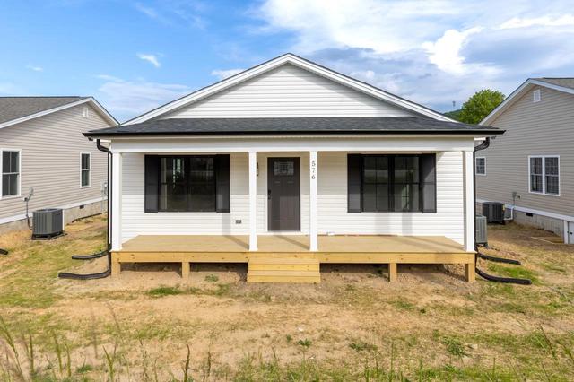 576 N Delphine Ave, Waynesboro, VA 22980 | 16 Photos | MLS #641727 - Movoto