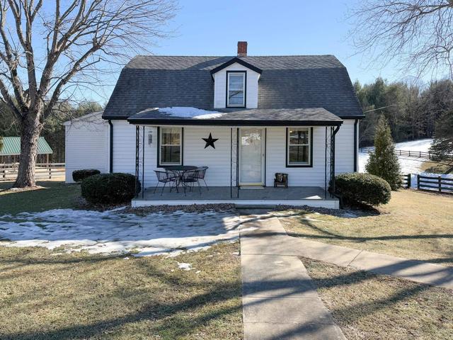 1561 New Hope Rd, Staunton, VA 24401 | MLS #660451 | 23 Photos - Movoto