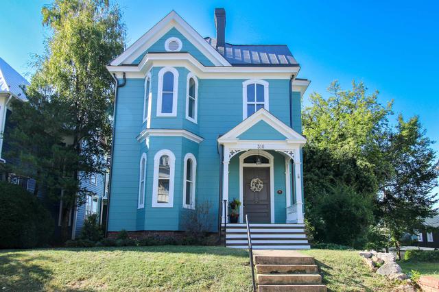 310 Berkeley Pl, Staunton, VA 24401 | MLS# 668497 | 75 Photos - Movoto