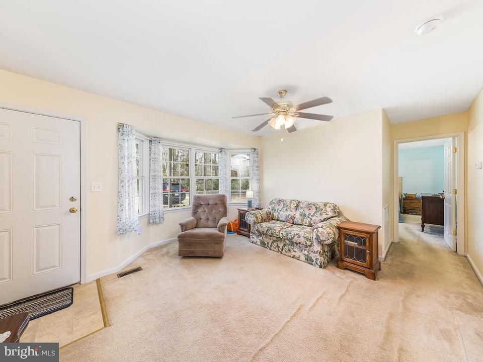 209 Oak Crest Dr, Partlow, VA 22534 | 27 Photos | MLS #VASP2008734 - Movoto