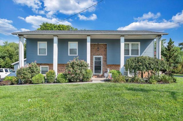 2747 Fletcher Cir, Salem, VA 24153 | 29 Photos - Movoto