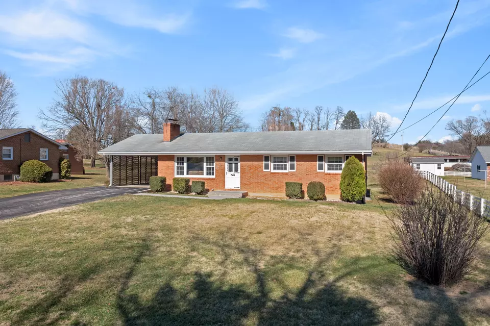 86 Maple Ave, Troutville, VA 24175 | 24 Photos - Movoto