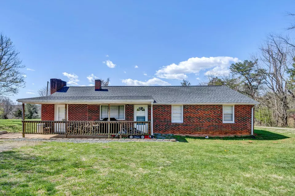 60 Mayberry Ln, Hardy, VA 24101 | 24 Photos - Movoto