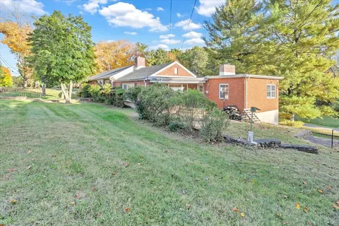 3208 Clearview Dr, Roanoke, VA 24018 | 43 Photos - Movoto