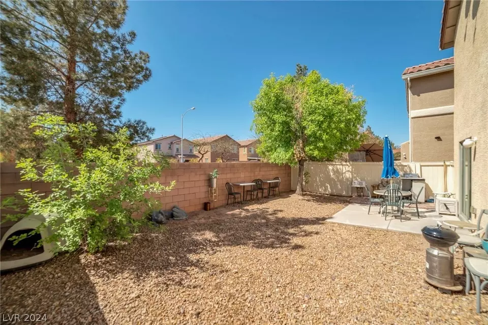 6525 Chettle House Ln, Las Vegas, NV 89122 | 15 Photos - Movoto