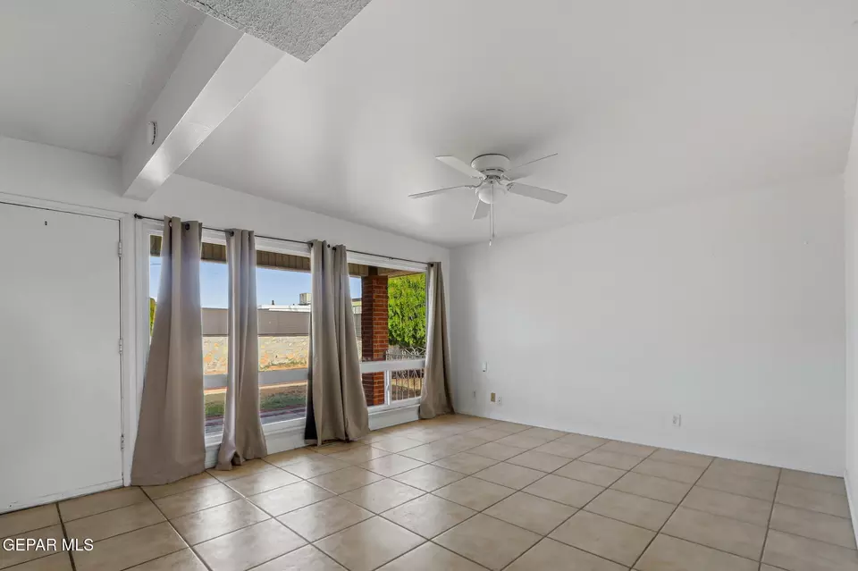 5105 Jerry Dr, El Paso, TX 79924 | MLS# 936504 | 31 Photos - Movoto
