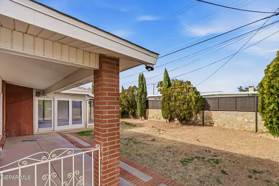 5105 Jerry Dr, El Paso, TX 79924 | MLS# 936504 | 31 Photos - Movoto