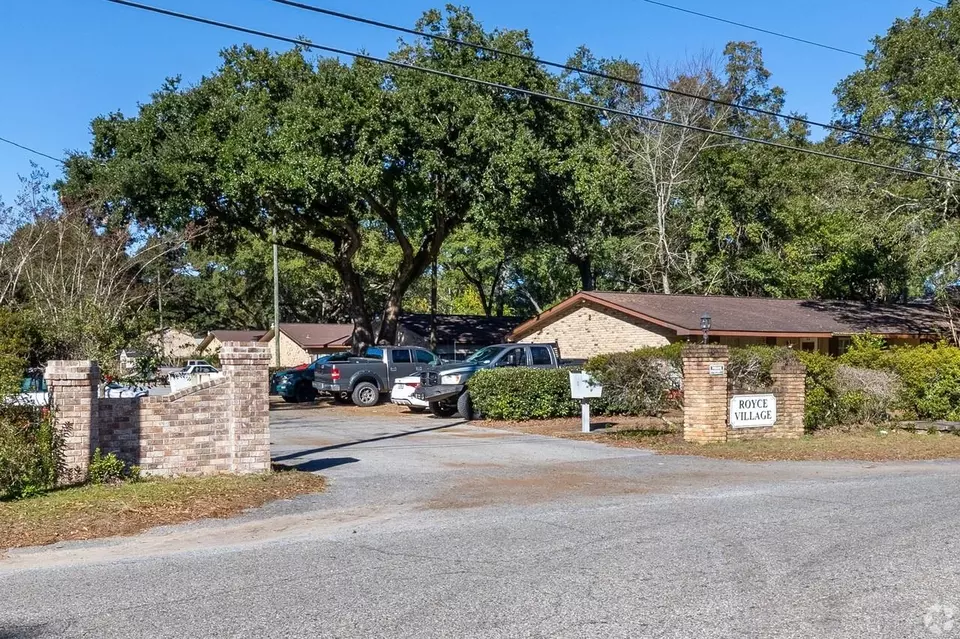 538 Royce St, Brent, FL 32503 | 16 Photos - Movoto