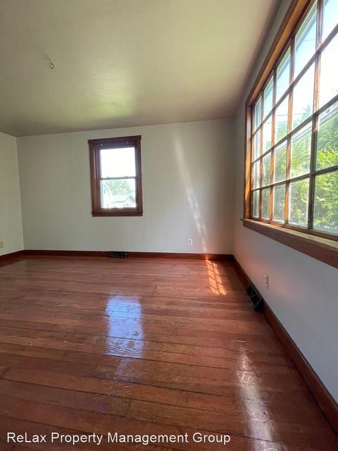 2737 Hamilton St, La Crosse, WI 54603 | 10 Photos | MLS #46838148 - Movoto