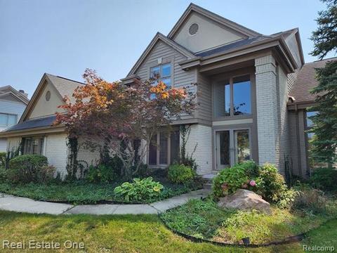 5085 Village Commons Dr, West Bloomfield, MI 48322 | 24 Photos | MLS ...