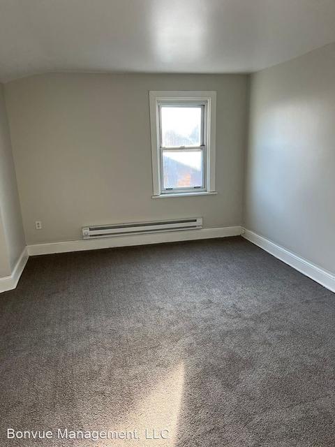 402 Giffin Ave, Mount Oliver, PA 15210 | 14 Photos | MLS #51832358 - Movoto