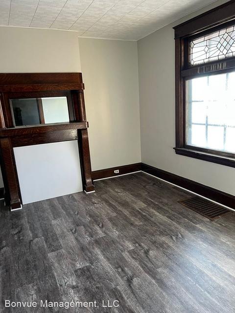 402 Giffin Ave, Mount Oliver, PA 15210 | 14 Photos | MLS #51832358 - Movoto