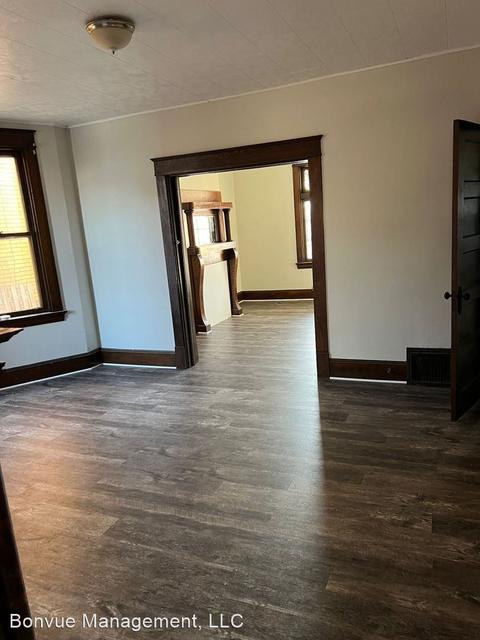 402 Giffin Ave, Mount Oliver, PA 15210 | 14 Photos | MLS #51832358 - Movoto