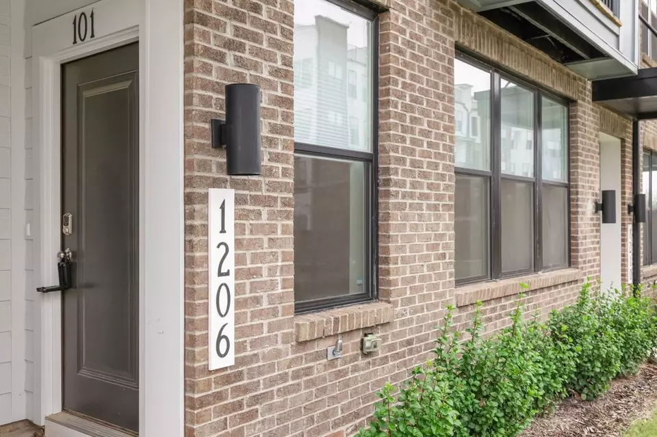 1206 Coach Station Aly #101, Raleigh, NC 27601 | 41 Photos - Movoto