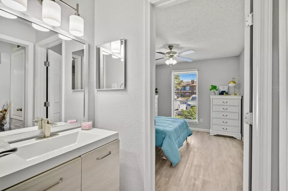 12200 Fleming Dr #27B-2716B, Houston, TX 77013 | 23 Photos - Movoto