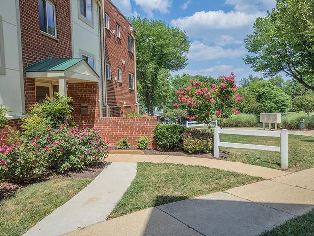 6374 Beryl Rd #39-201, Lincolnia, VA 22312 | 23 Photos - Movoto