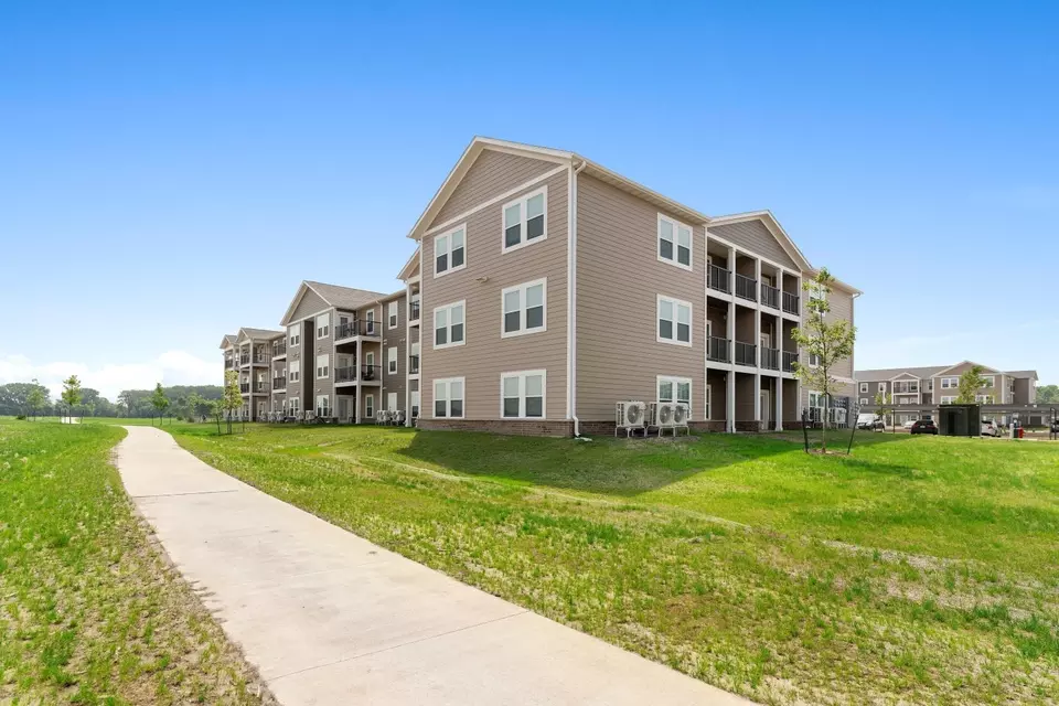 3330 E 4th St #111-3C, Waterloo, IA 50703 | 24 Photos - Movoto