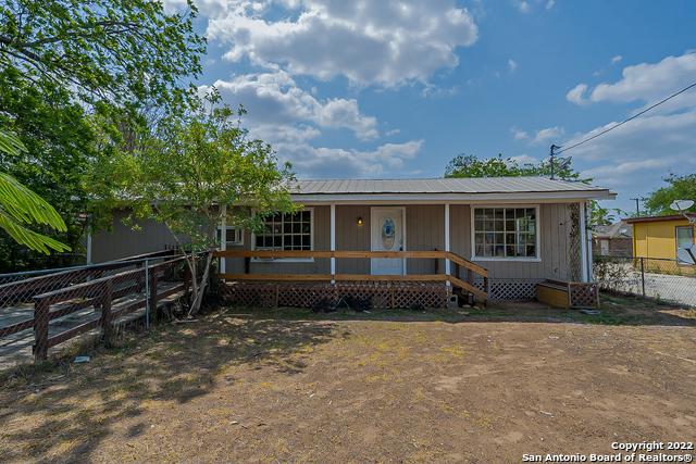 306 S Teel Dr, Devine, TX 78016 | 29 Photos | MLS #1605865 - Movoto