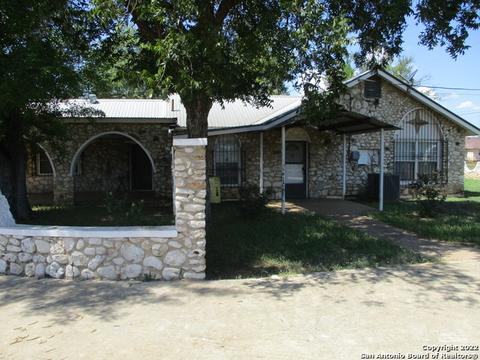 Single Family Homes for Sale in Dilley TX.