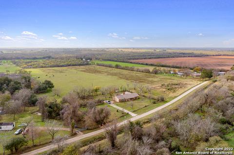 411 County Road 671, Devine, TX 78016 | 40 Photos | MLS #1656346 - Movoto