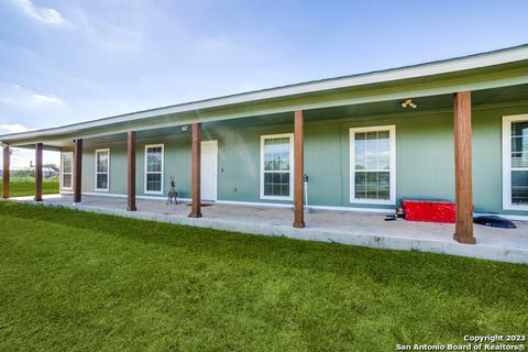 133 County Road 6611, Devine, TX 78016 | 30 Photos | MLS #1680056 - Movoto